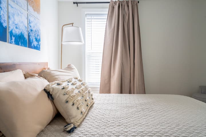 Perfect For Large Groups, Downtown Newport 5 Bed! - Newport, RI
