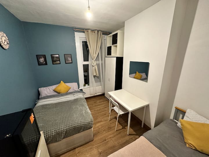 Triple Room To Rent 20 Minutes Central London - London