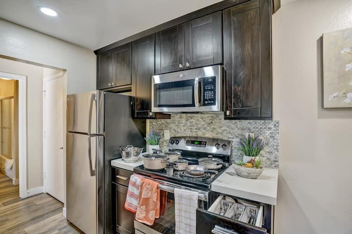 888 Pleasanton Central Apt - Pleasanton, CA