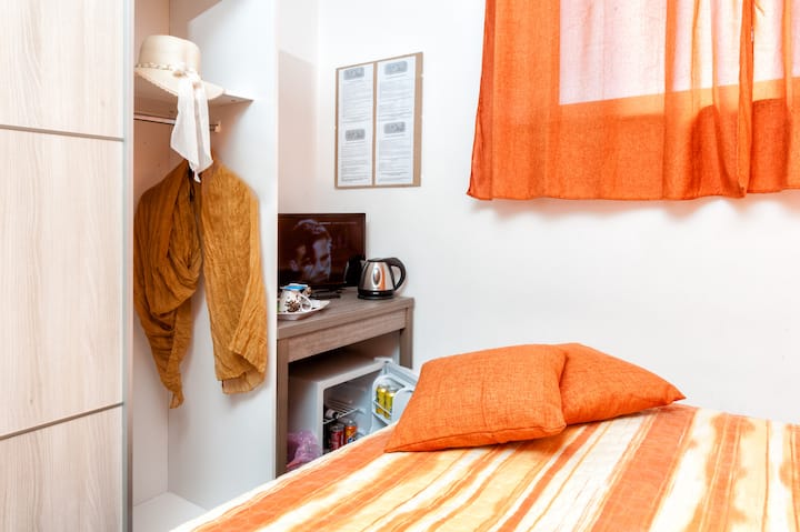 Comfortable Room Two Single Beds - Giarre