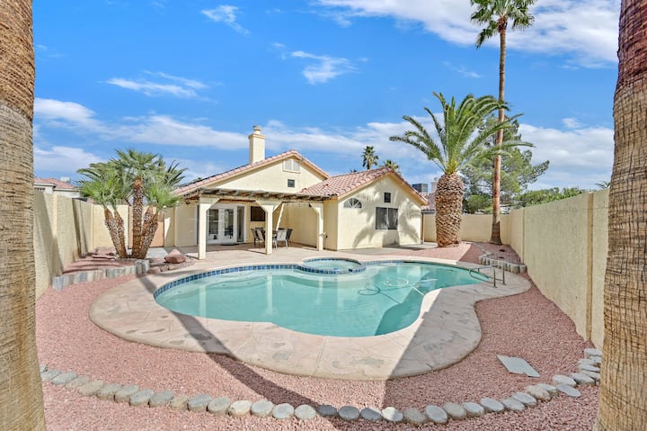 Cool Water Retreat | 3 Bed | 2 Bath - 노스라스베이거스