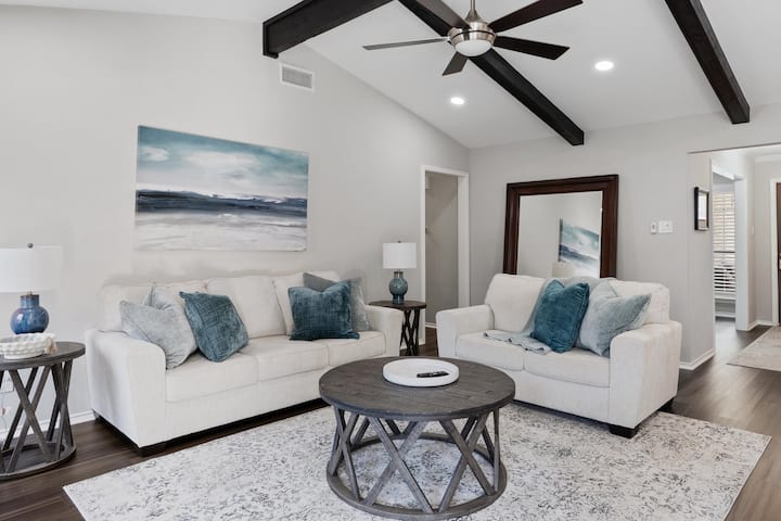 Modern 4br Retreat | King Bed | Big Fenced Yard - Georgetown, TX