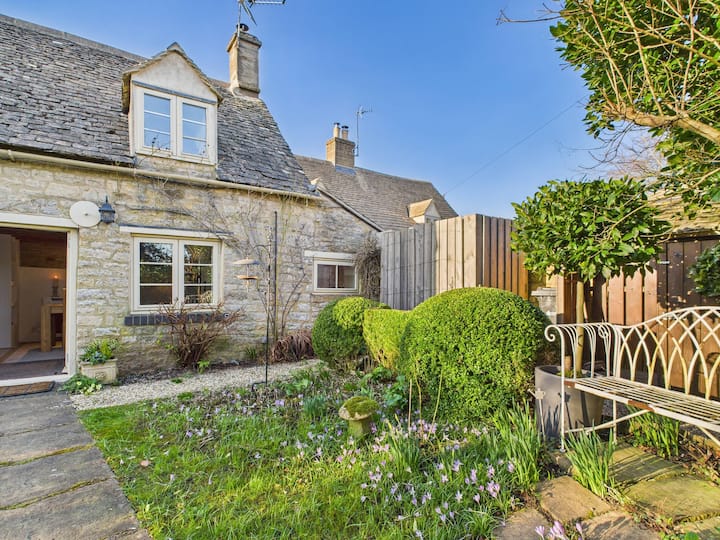 Charming Cotswold Getaway | Holiday Cottage - Moreton-in-Marsh