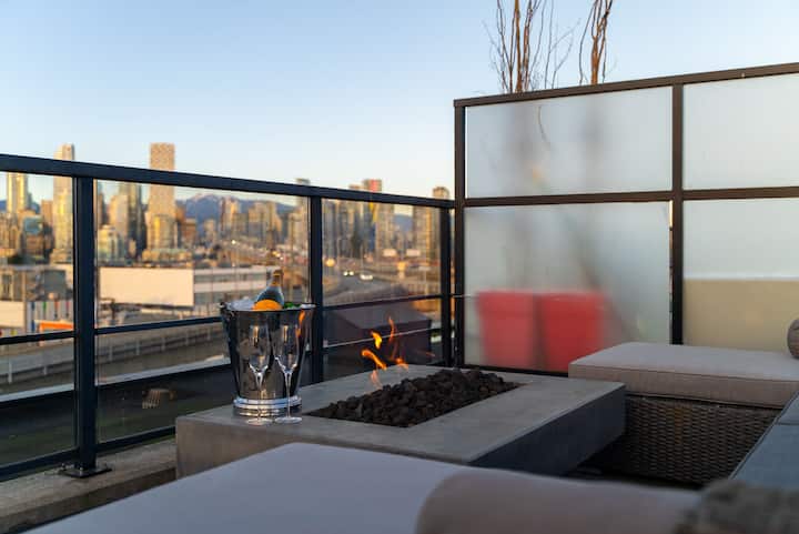 Spectacular Views And Huge Patio - Vancouver