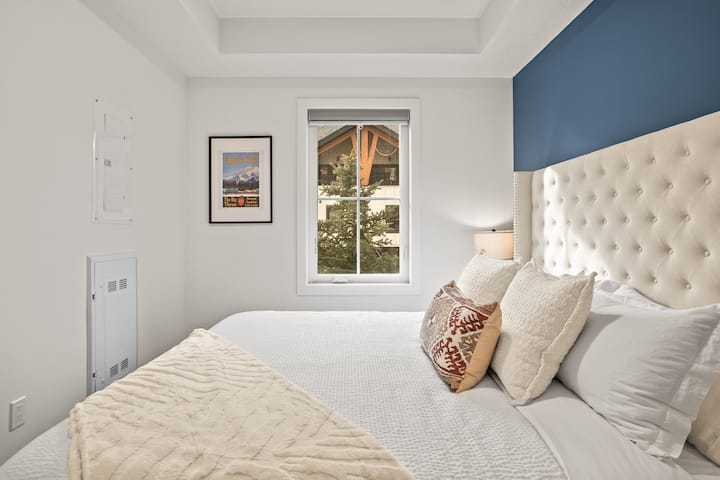 Luxury 1 Bedroom Mountain View Condo - Canmore