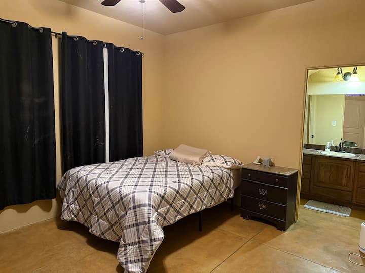Cozy B&b W/private Entry & Bath - Alamogordo, NM