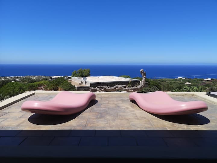 Il Carrubo Egoista
Dammuso Calipso - Pantelleria