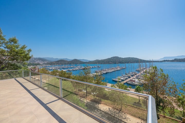 Marina Manzaralı Villa Merkezde - Kaş