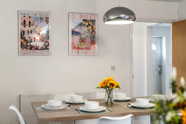 Cambridge-5 Bedrooms-sleeps10-free Parking - Raptor Foundation