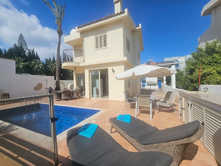 Charming 2-bdr Villa Walk To Sea - Protaras
