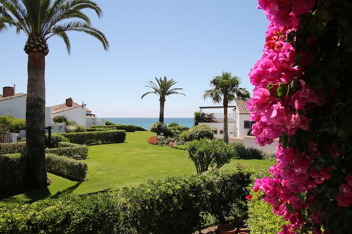 Beachfront 2 Bedroom Townhouse, Great Seaview - Estepona