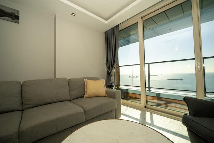 Sea View • 1+1 Spacious Apartment - Zeytinburnu