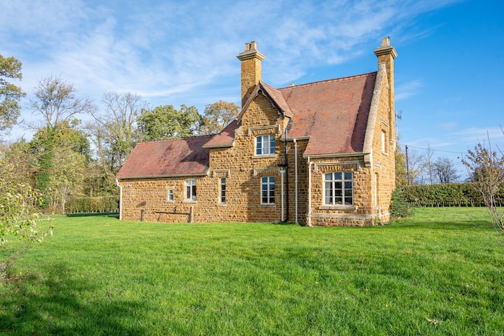 Belvoir Cottage - Melton Mowbray