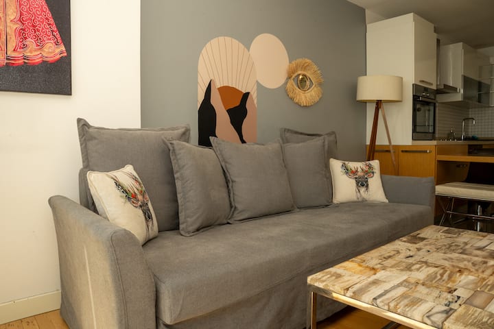 Sea View 1+1 Apartment • Bohemian Style - Zeytinburnu
