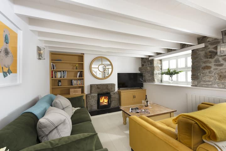 Pilot's Cottage - Charming And Full Of Character - Mousehole