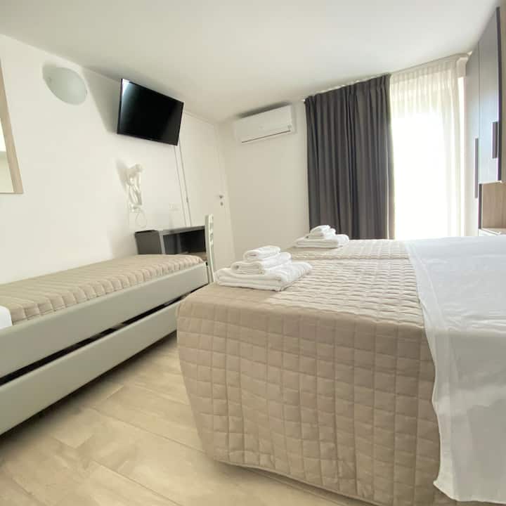 Camera Tripla "Bed&book" - Rimini