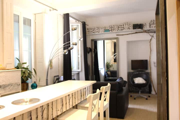 Studio De Charme Dans L'écusson. - 尼姆