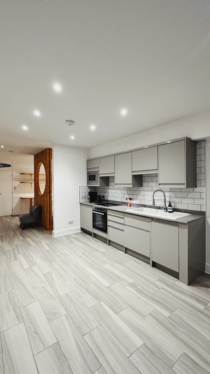 New 1-bed Studio Flat In Stroud - Stroud