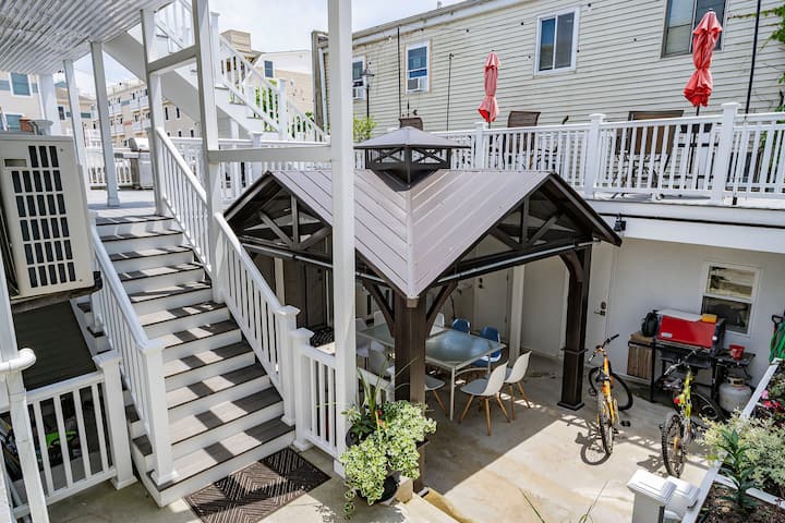 Wow: A 5-bedrm 2-bathrm Beach Block. - Seaside Heights Beach, NJ