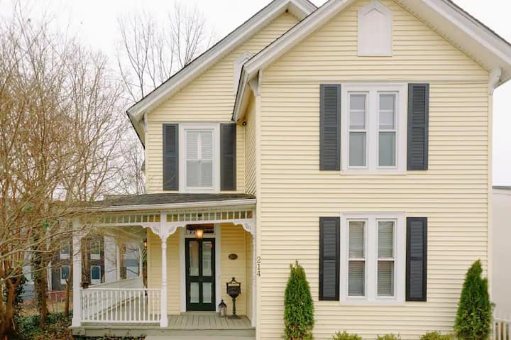 Heart Of Downtown | Walk Everywhere! | Sleeps 15 - Charlottesville, VA