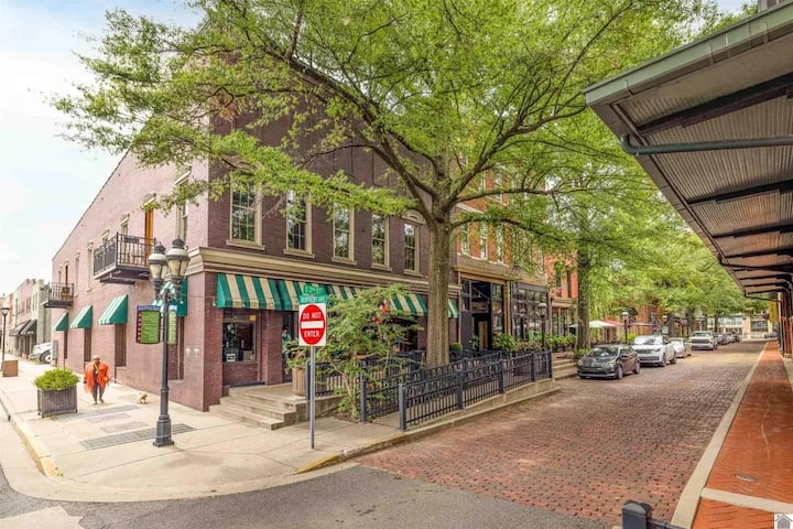 Luxury In The Theater District. - Paducah, KY
