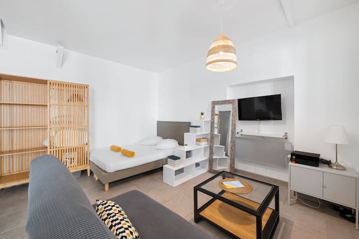 Studio Rénové Avec Extérieur Au Calme, Centre Nice - Plage des Fourmis