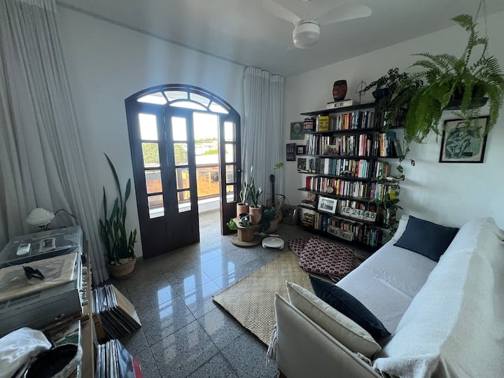 Quarto Na Região De Goiabeiras - Vitória