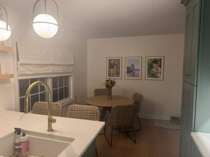 Cute Ranch, Walk To Race Track! - Saratoga Springs, NY