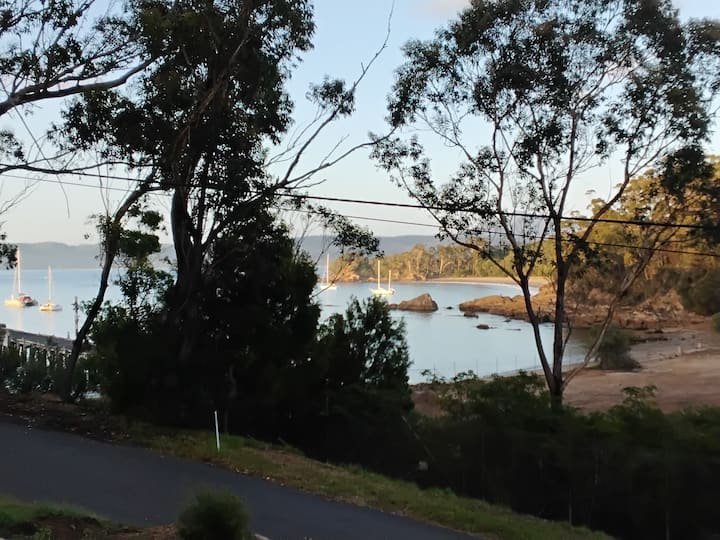 Beach House Eden
Your Coastal Getaway - Eden