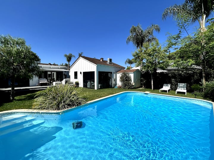 Tranquil Guest House With Pool - Los Angeles, CA