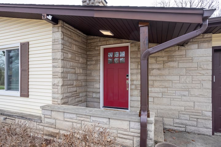 Steps To Lake Co Fairgrounds 3br/1.5ba - Cedar Lake, IN