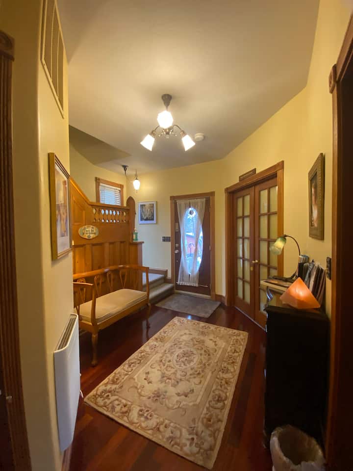 Mary's Inn - Bed & Breakfast - Mount Shasta, CA