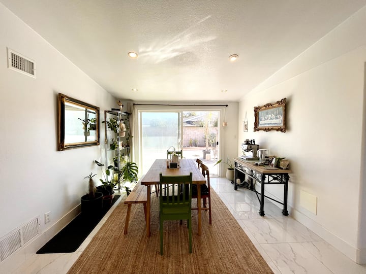 Cozy Family Home Near The Ocean - Huntington Beach, CA