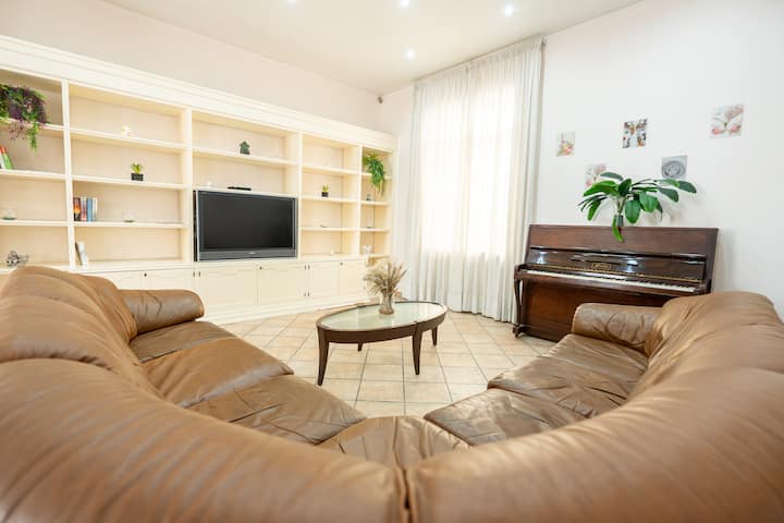 Villa Alessandra- Comfort E Spazio A Napoli - Naples