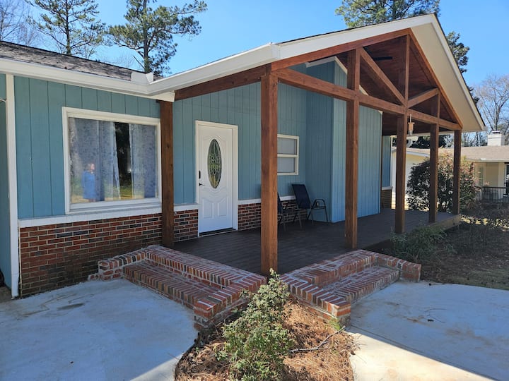 The Jamestown Blue House - オーバーン, AL