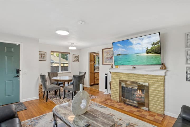 Modern Private Getaway Near Seatac & Downtown! - Tukwila, WA