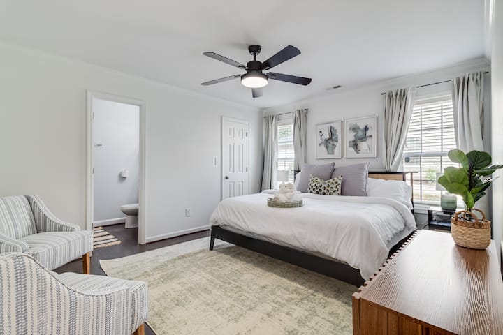 Belmont Cozy Retreat W/ 3bd 2ba & Fenced Yard! - Belmont, NC