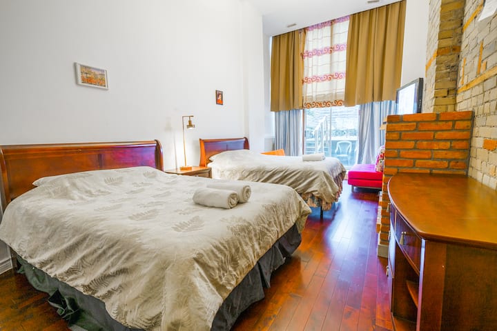 Tw Yonge/dundas& Private Garden - Toronto