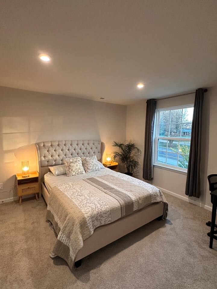 Spacious Private Room W/bath - 샬럿