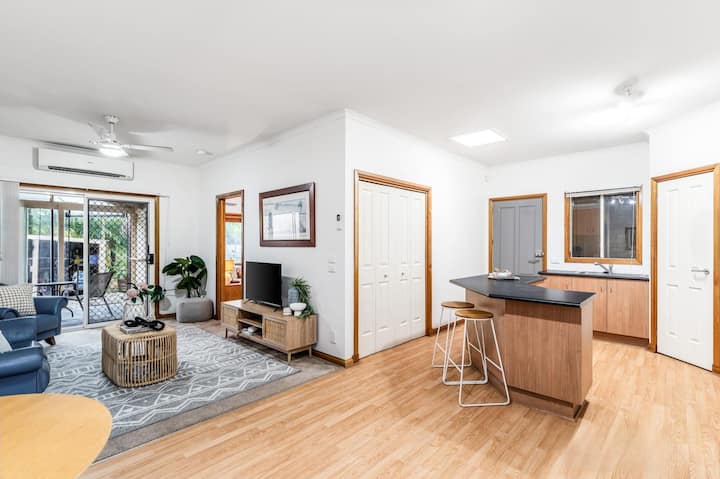 One Bedroom Apartment - King Bed - Cranbourne
