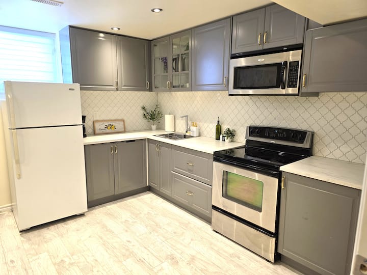 Cozy 1br Apartment - Unit B - Pickering