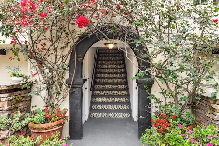 Peaceful Escape Just Off Sunset - West Hollywood, CA