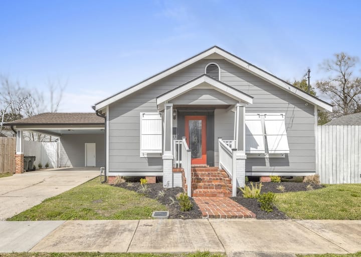 Charming Charpentier Chalet - Lake Charles, LA