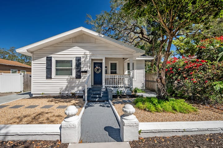 Sunny Tampa Gem, Has It All! - Tampa, FL