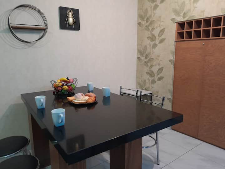 Casa Cómoda Y Amplia Para 10 Personas - Monterrey