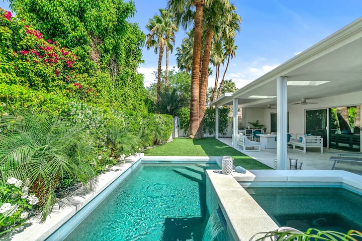 Retro-lux Retreat W/pool-spa 1 Block From El Paseo - Palm Desert, CA