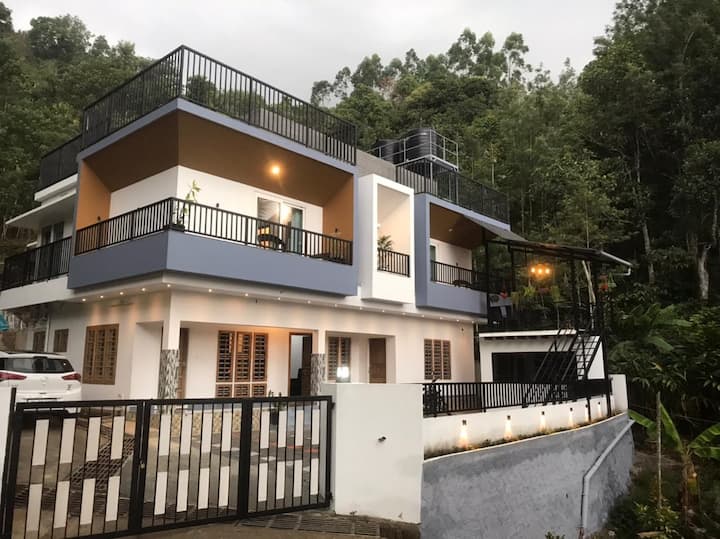 Bluechill 9bhk Pool Villa - Munnar