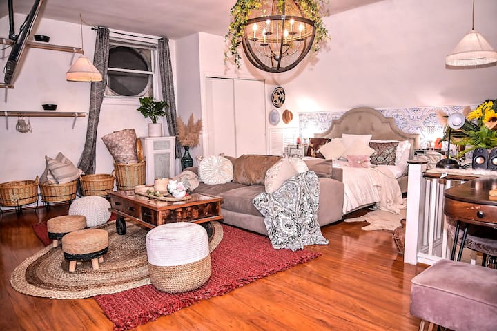 4-bedroom Garden Oasis – Tranquil Philly Retreat - Philadelphia, PA