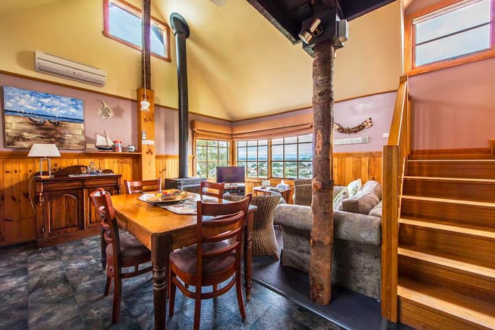 The Pines Seaview Cottage - Stanley