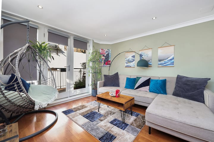 Stylish Balcony Apartment By London Fields - London